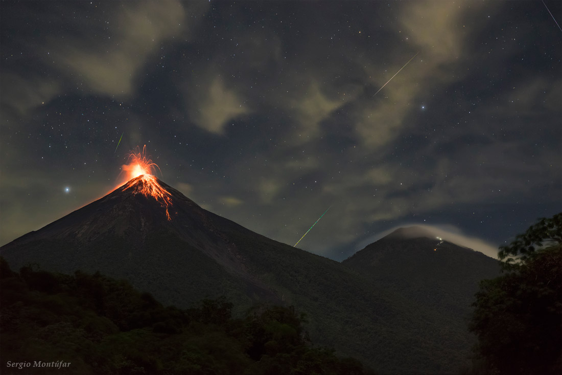 TWAN | Volcanic Perseid Meteor (Composite)