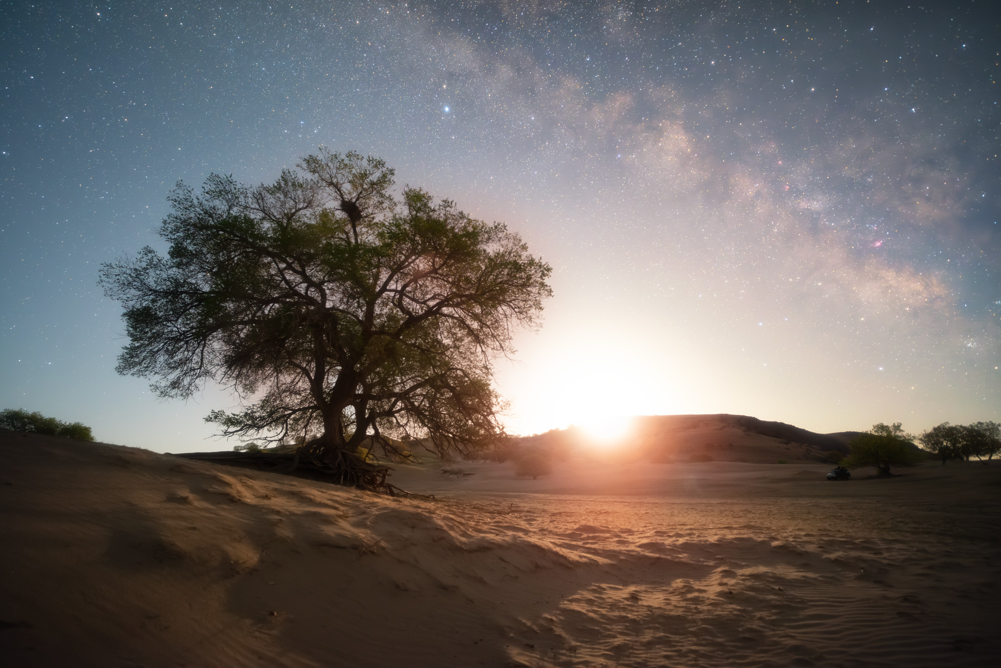 TWAN | The Moon Rises in Starry Sky